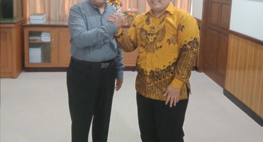 INSPIRASI DARI SUTRISNA WIBAWA | Universitas Negeri Yogyakarta INSPIRASI DARI SUTRISNA WIBAWA | Universitas Negeri Yogyakarta